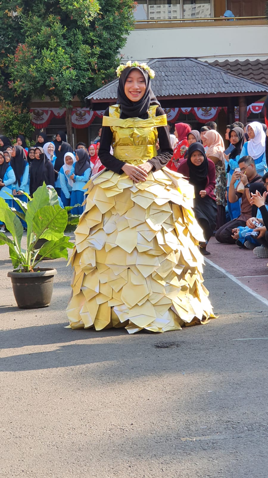 Peragaan Busana Dari Bahan Daur Ulang Pada Perayaan HUT ke-78 Republik ...